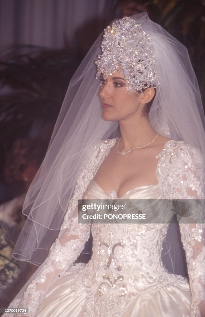 Céline Dion Lors De Son Mariage Avec René Angélil à Montreal Le 17