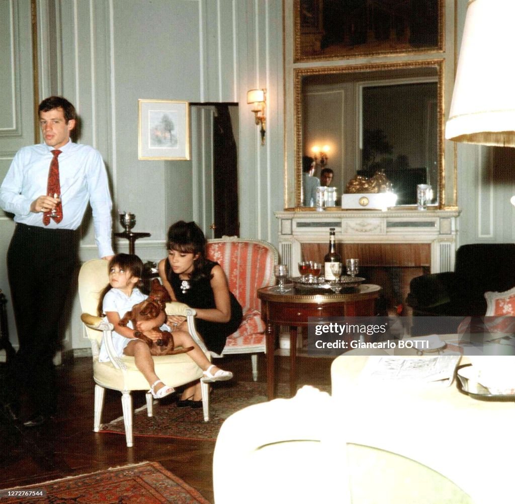 Portrait De Jean Paul Belmondo Avec Sa Femme Elodie Et Leur Fille