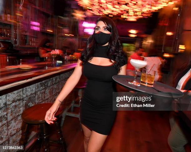 Vegas Cocktail Waitress Photos And Premium High Res Pictures Getty Images