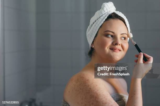 Curvy Woman Bathroom Photos And Premium High Res Pictures Getty Images