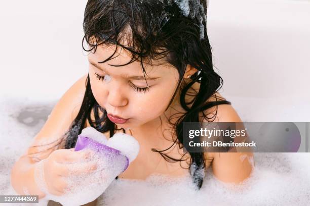 Girls In The Bath Stock Fotos Und Bilder Getty Images