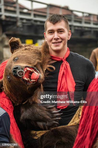 Last Dancing Bear Photos And Premium High Res Pictures Getty Images