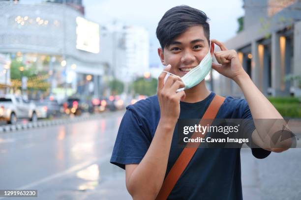 Mask Off Face Fotografías E Imágenes De Stock Getty Images