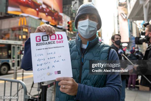 Good Riddance Note Photos And Premium High Res Pictures Getty Images
