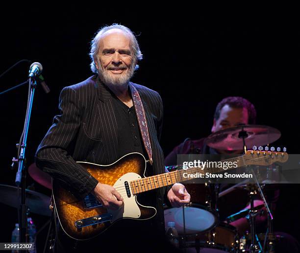 Merle Haggard In Concert Albuquerque Nm Photos And Premium High Res