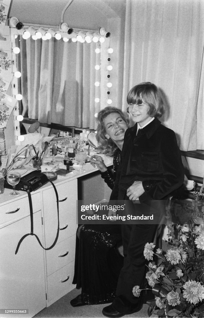 American Actress Lauren Bacall Backstage With Her Son Sam Robards News Photo Getty Images