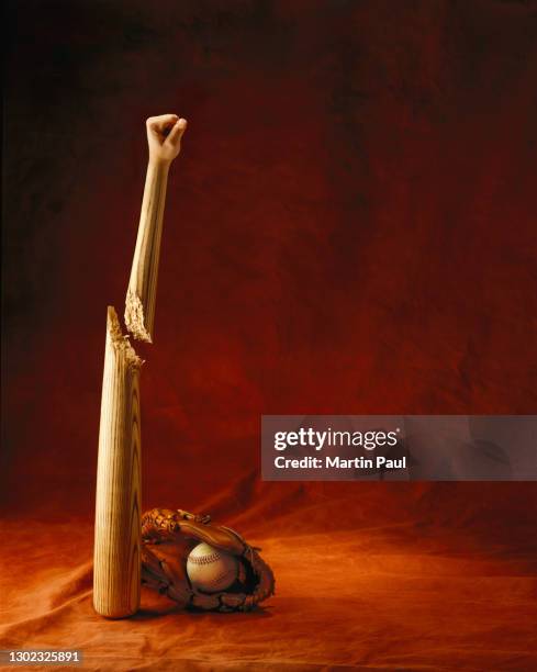 Baseball Bat Break Photos And Premium High Res Pictures Getty Images