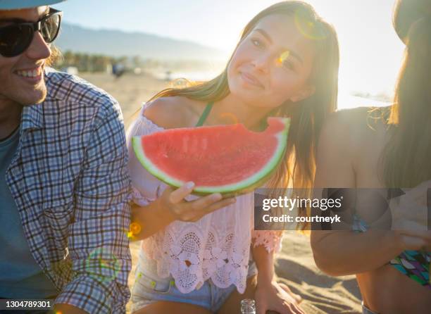 Beach Picnic Teens Photos Et Images De Collection Getty Images