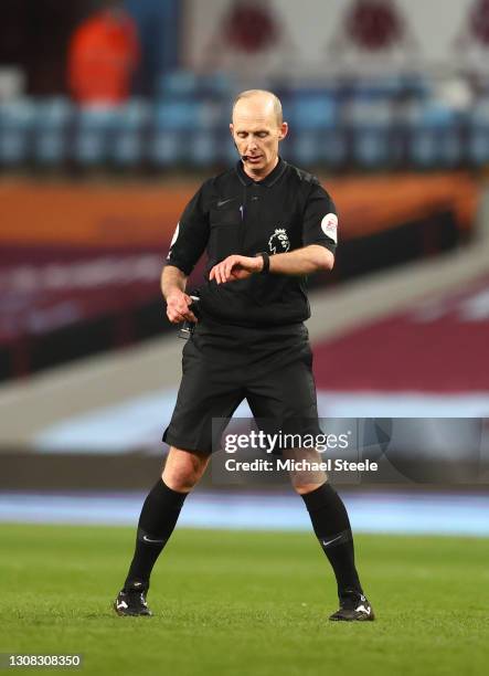 Referee Watch Photos And Premium High Res Pictures Getty Images referee-watch-photos-and-premium-high-res-pictures-getty-images