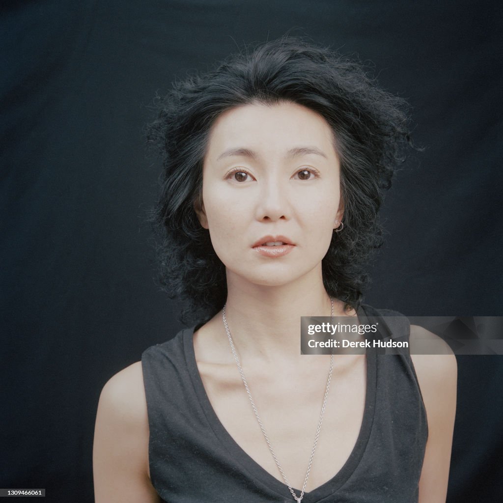Hong Kong Chinese Actress Maggie Cheung Man Yuk Poses For A Portrait Fotografía De Noticias