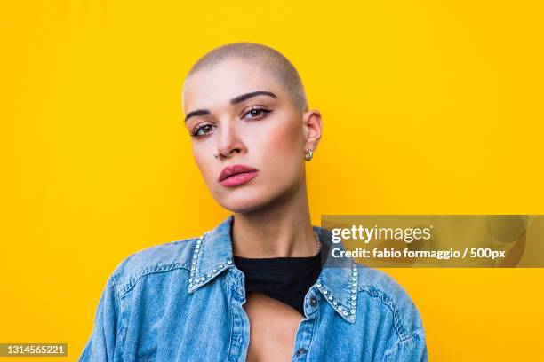 Buzz Cut Woman Fotografías E Imágenes De Stock Getty Images