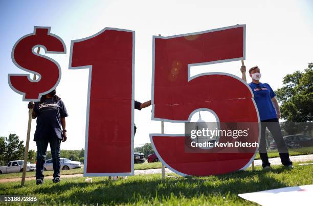 15 Wage Photos And Premium High Res Pictures Getty Images