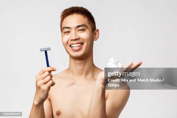 Japanese Man Shaving Photos And Premium High Res Pictures Getty Images