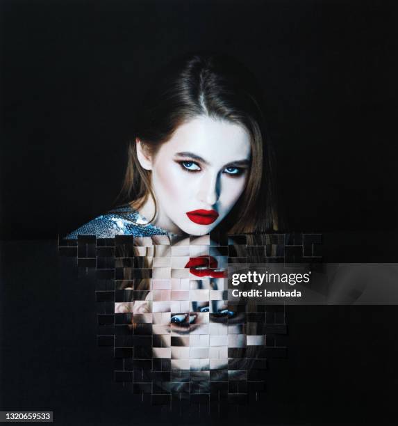 Female Distorted Image Fotografías E Imágenes De Stock Getty Images
