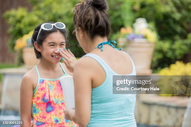 Mom Daughter Swimming Photos And Premium High Res Pictures Getty Images