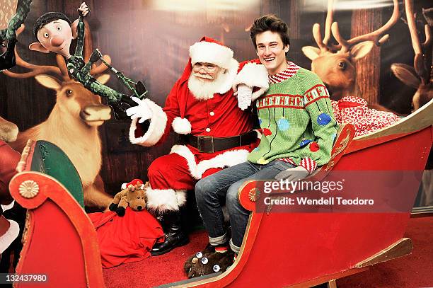 Arthur Christmas Mta Shuttle Unveiling Photos And Premium High Res