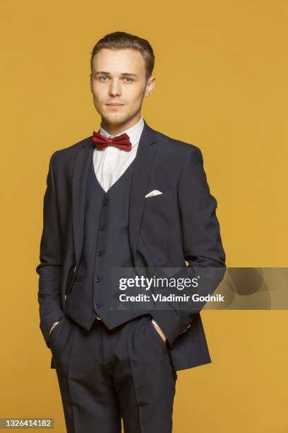 Mens Three Piece Suit Photos And Premium High Res Pictures Getty Images