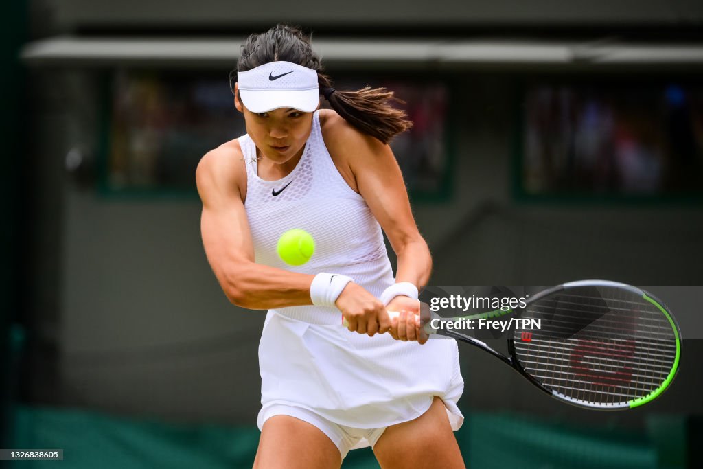 Emma Raducanu Great Britain Beats Sorana Cirstea Wimbledon 2021 Images