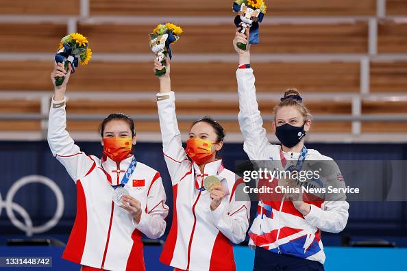 Silver medalist Lingling Liu of Team China, gold medalist Xueying Zhu ... Silver medalist Lingling Liu of Team China, gold medalist Xueying Zhu ...