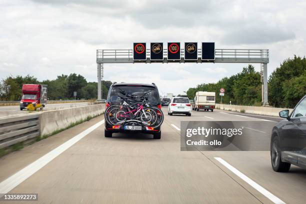 German highway A2, Speed limit sign (1335892273) - 게티이미지뱅크