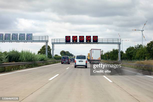 German highway A2, Speed limit sign (1336469228) - 게티이미지뱅크