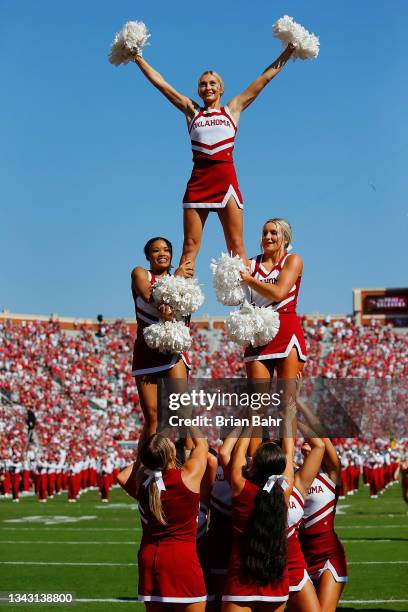 Usa Cheerleaders Photos And Premium High Res Pictures Getty Images