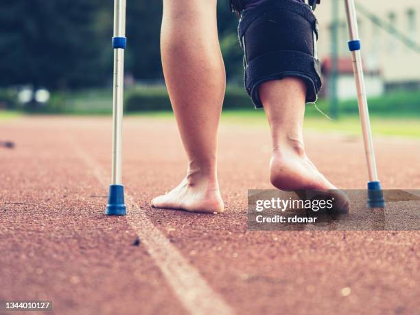 Athlete Knee Brace Photos And Premium High Res Pictures Getty Images