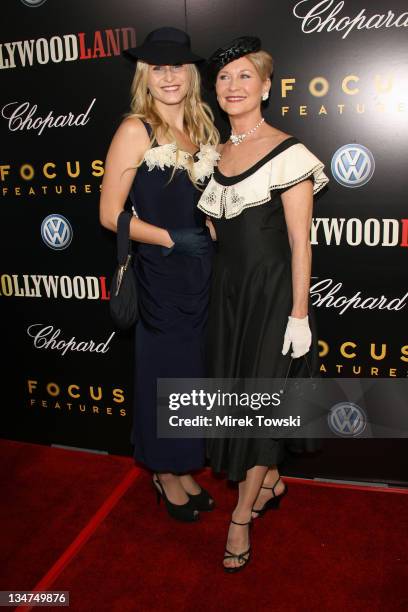 1589 Dee Wallace Stone Photos And High Res Pictures Getty Images