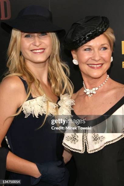 1589 Dee Wallace Stone Photos And High Res Pictures Getty Images