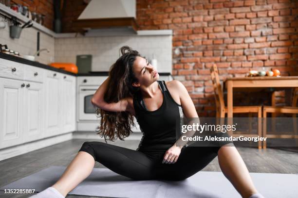 Spreizt Beine Stock Fotos Und Bilder Getty Images