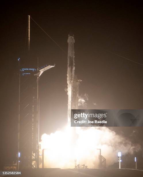 Spacex Falcon 9 Rocket Lifts Off From Kennedy Space Center Photos And