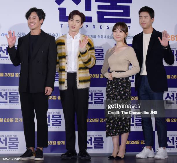 Shin Yu Bin Photos And Premium High Res Pictures Getty Images