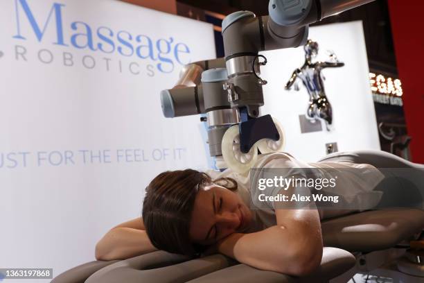 Robot Massage Photos Et Images De Collection Getty Images