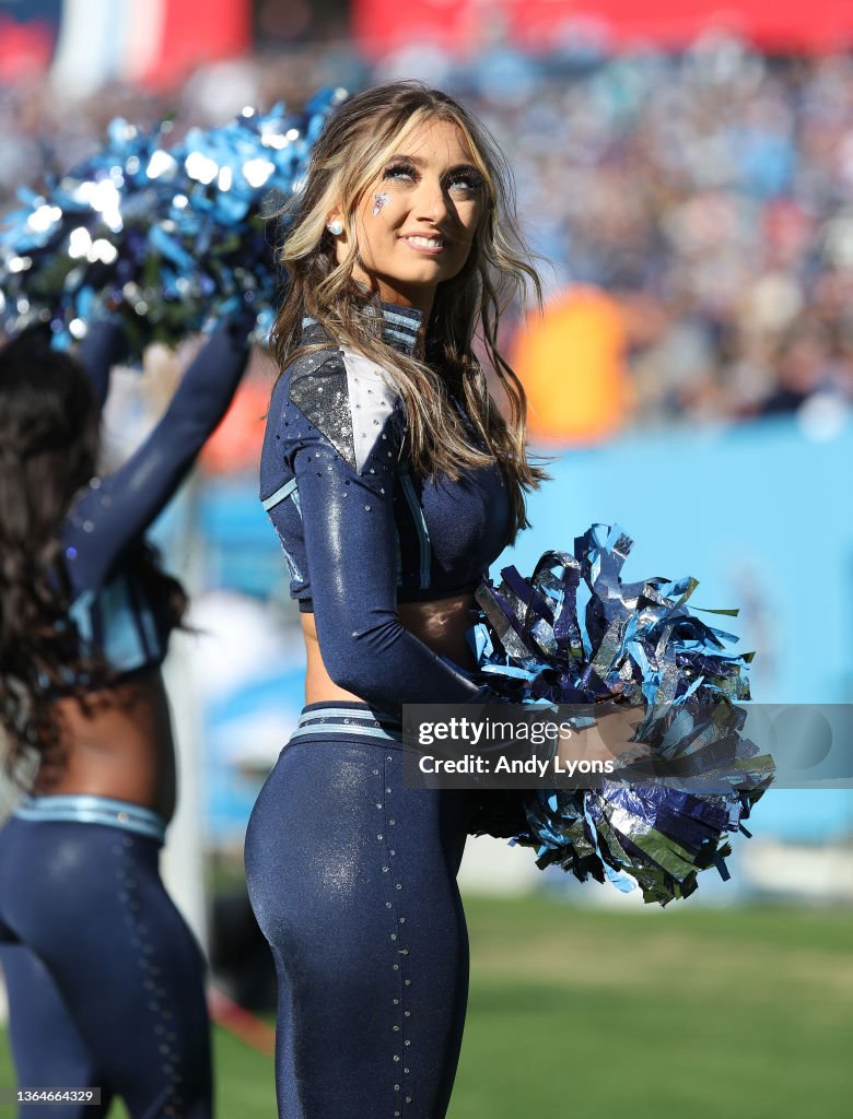 Tennessee Titans Cheerleader Against The Jacksonville Jaguars At