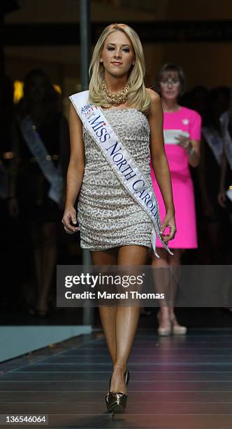 Miss North Carolina Hailey Best Photos Et Images De Collection Getty