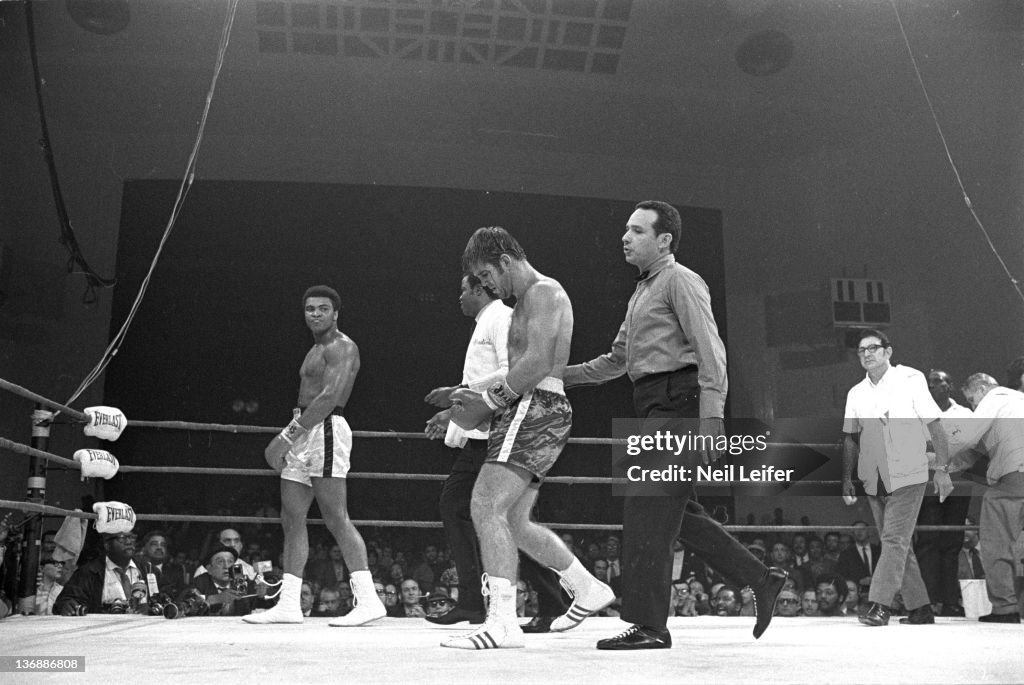 Jerry Quarry Walking Out Of The Ring With Referee Tony Perez After News Photo Getty Images