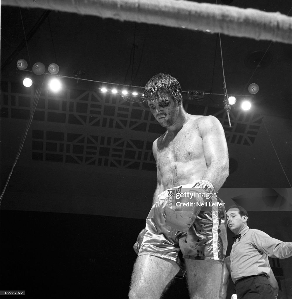 Jerry Quarry Walking Out Of The Ring After Sustaining Bleeding Cut News Photo Getty Images
