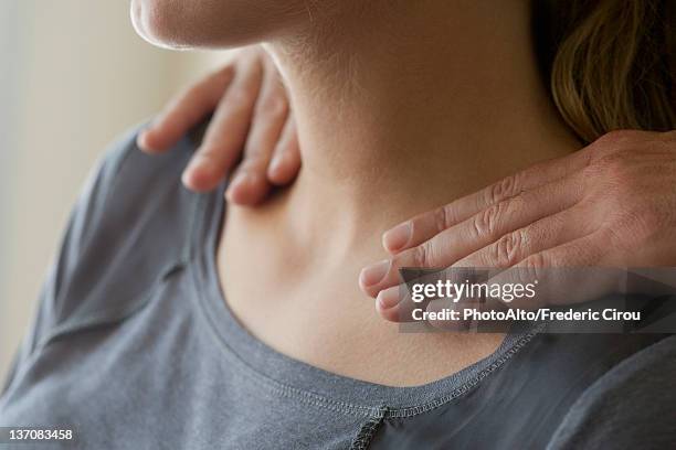 Woman Touching Mans Shoulder ストックフォトと画像 Getty Images