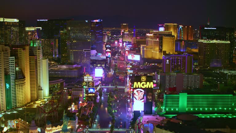 Las Vegas Strip At Night Stock Videos Und B Roll Filmmaterial Getty Images