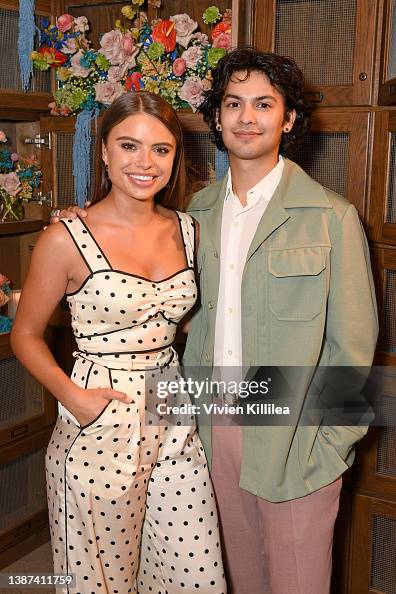 Hannah Kepple And Xolo Maridueña Attend As Teen Vogue Celebrates New Fotografía De Noticias