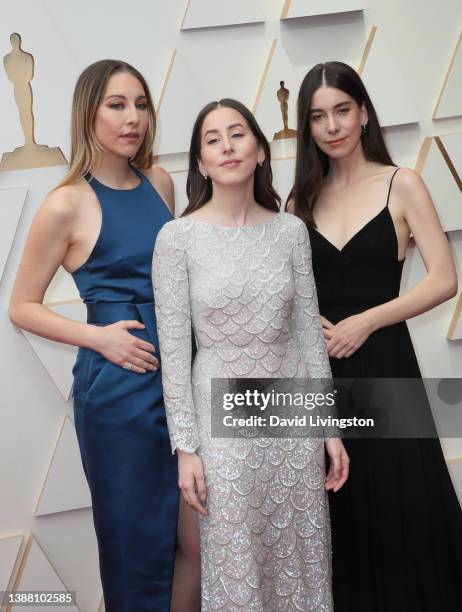 Este Danielle Alana Haim Photos And Premium High Res Pictures Getty