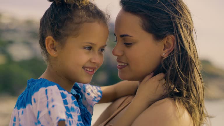 27 687 Fille Sur La Plage Stock Videos Footage And 4k Video Clips