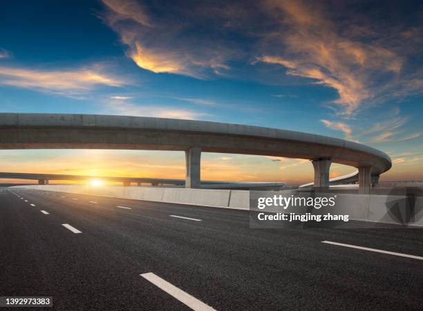 Directional Crossover Intersection Photos and Premium High Res Pictures ... Directional Crossover Intersection Photos and Premium High Res Pictures ...