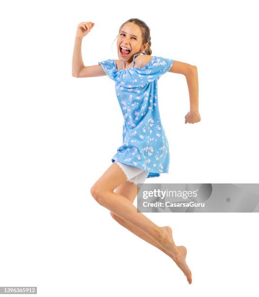Teenage Girls Barefoot Fotografias E Filmes Do Acervo Getty Images