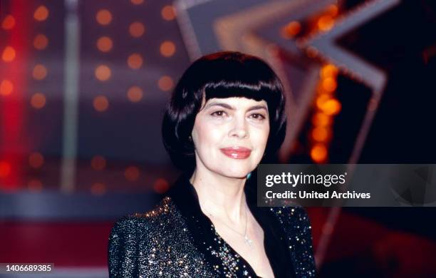 Mireille Mathieu 2000 Photos and Premium High Res Pictures - Getty Images Mireille Mathieu 2000 Photos and Premium High Res Pictures - Getty Images