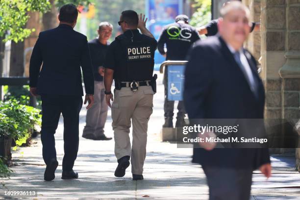 New York Secret Service Photos and Premium High Res Pictures - Getty Images New York Secret Service Photos and Premium High Res Pictures - Getty Images