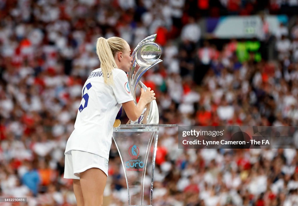 Alex Greenwood Of England Kisses The Uefa Womens Euro 2022 Trophy