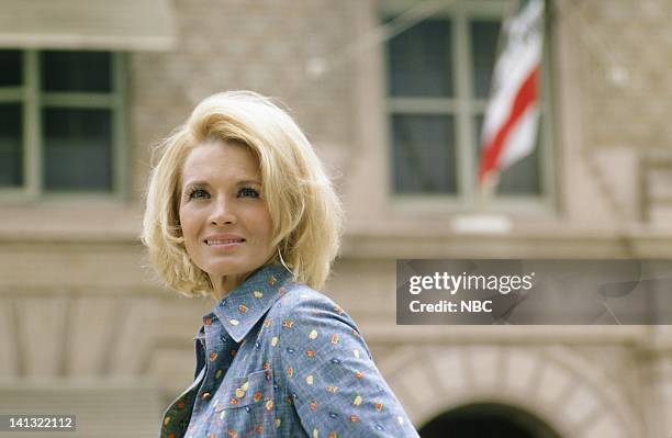 57 Photos Et Images Haute Résolution De Angie Dickinson 1974 Getty Images