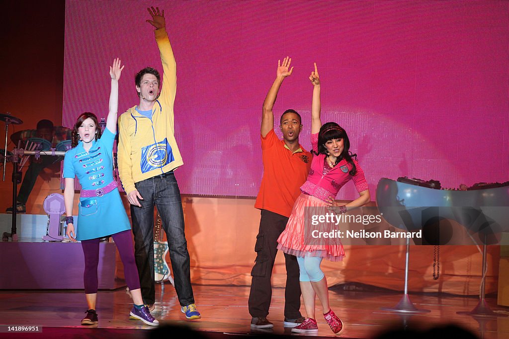 Nickelodeons The Fresh Beat Band Shout Marina Kiki And Twist