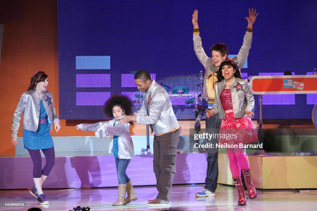 Nickelodeons The Fresh Beat Band Shout Marina Kiki And Twist